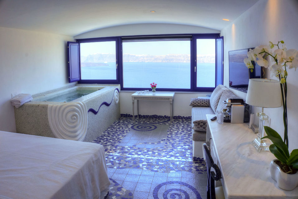 Cave Pool suite in Santorini | Astarte Suites