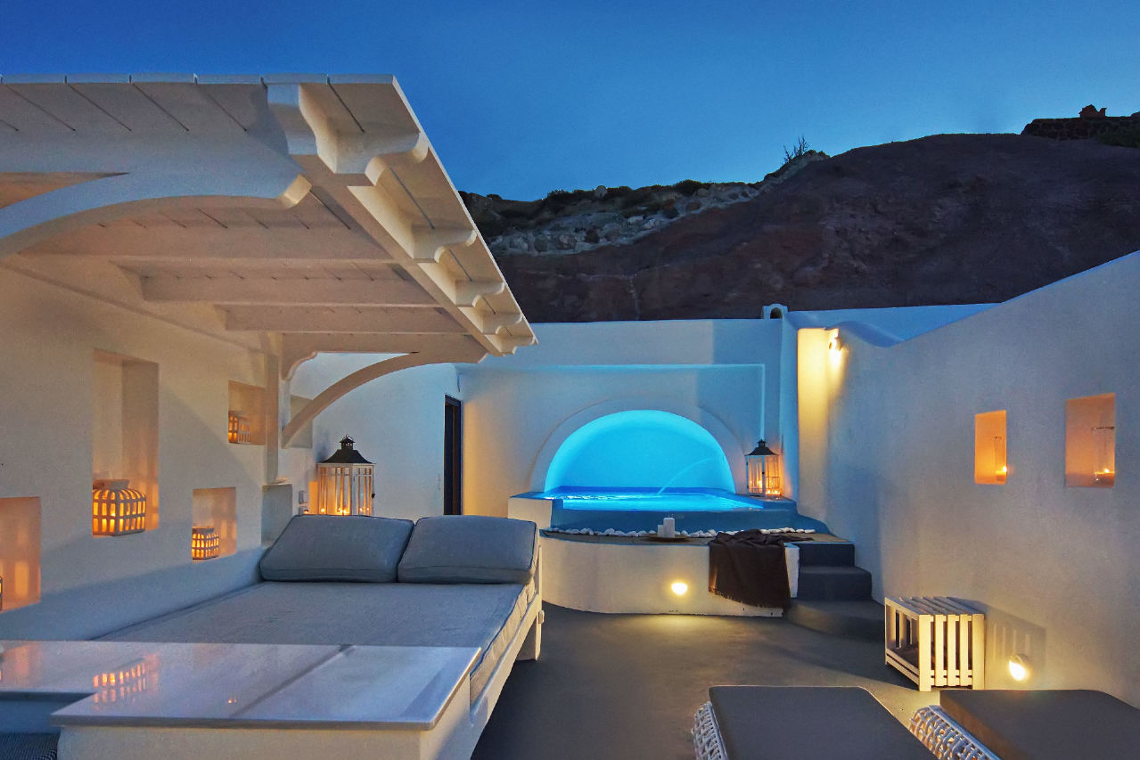 Cave Pool suite in Santorini | Astarte Suites